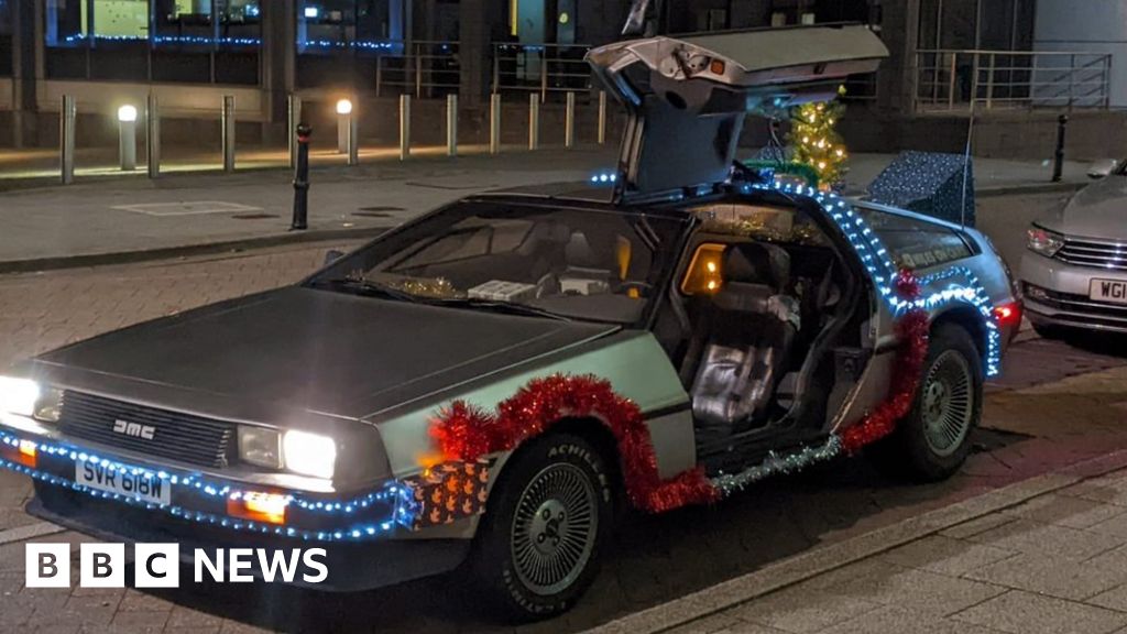 Festive DeLorean brings Christmas cheer to Bristol