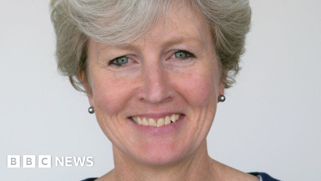 East Kent Hospitals: Chief executive of baby deaths trust to step down