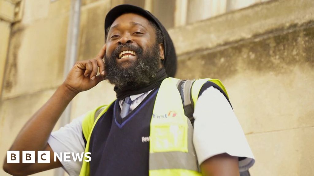Reggae singing Bristol bus driver a hit with passengers - BBC News