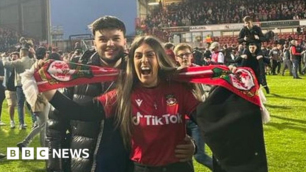 Welcome to Wrexham: Season two filming was surreal, says fan - BBC News