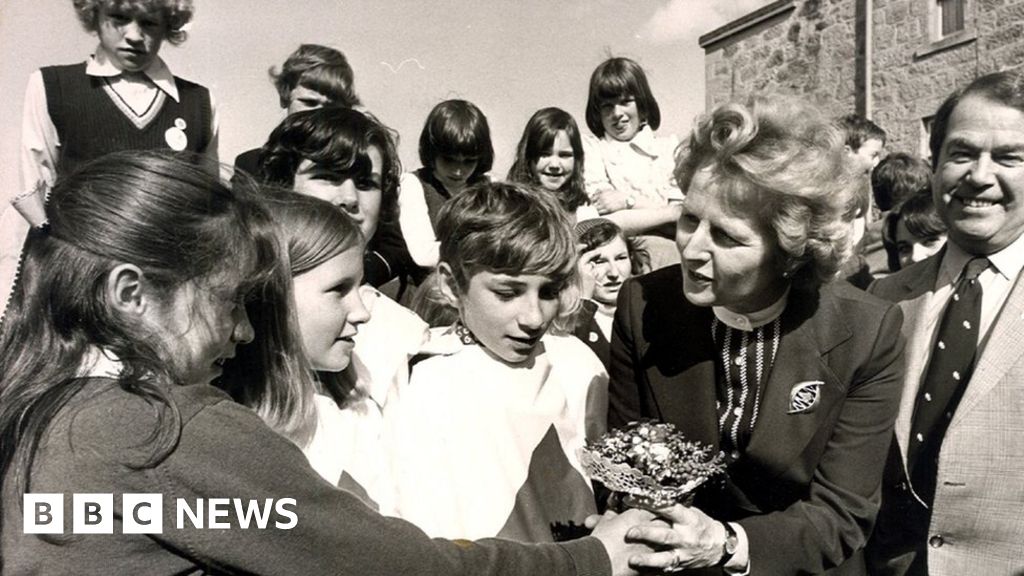 Former Scottish Conservative MP Sir Albert McQuarrie dies - BBC News