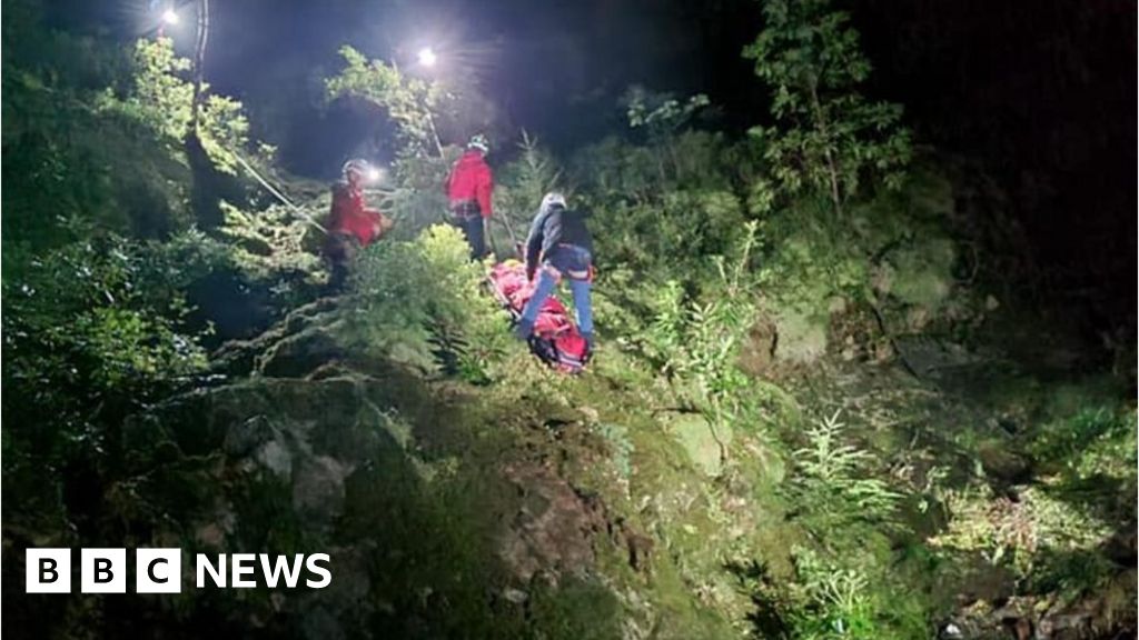 Snowdonia: Man rescued from gorge after 80ft fall - BBC News