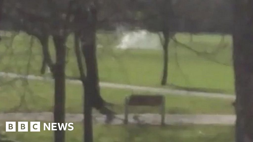 WW2 bomb detonated in controlled blast in Victoria Park - BBC News