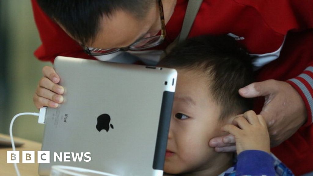 Outcry as Chinese school makes iPads compulsory - BBC News
