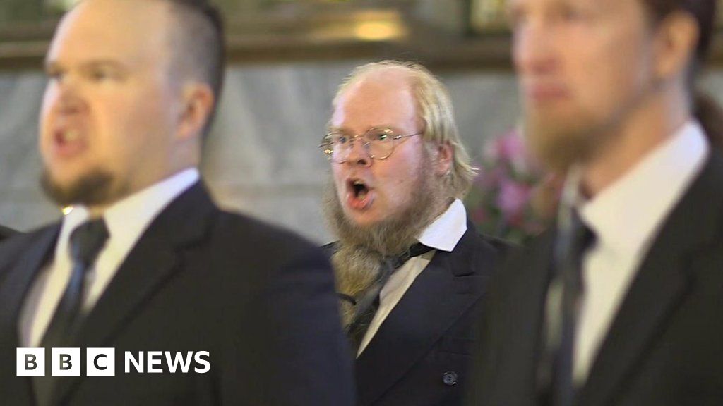 The screaming choir - BBC News