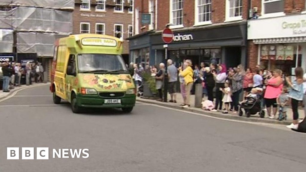 Dorset funeral features convoy of ice cream vans - BBC News