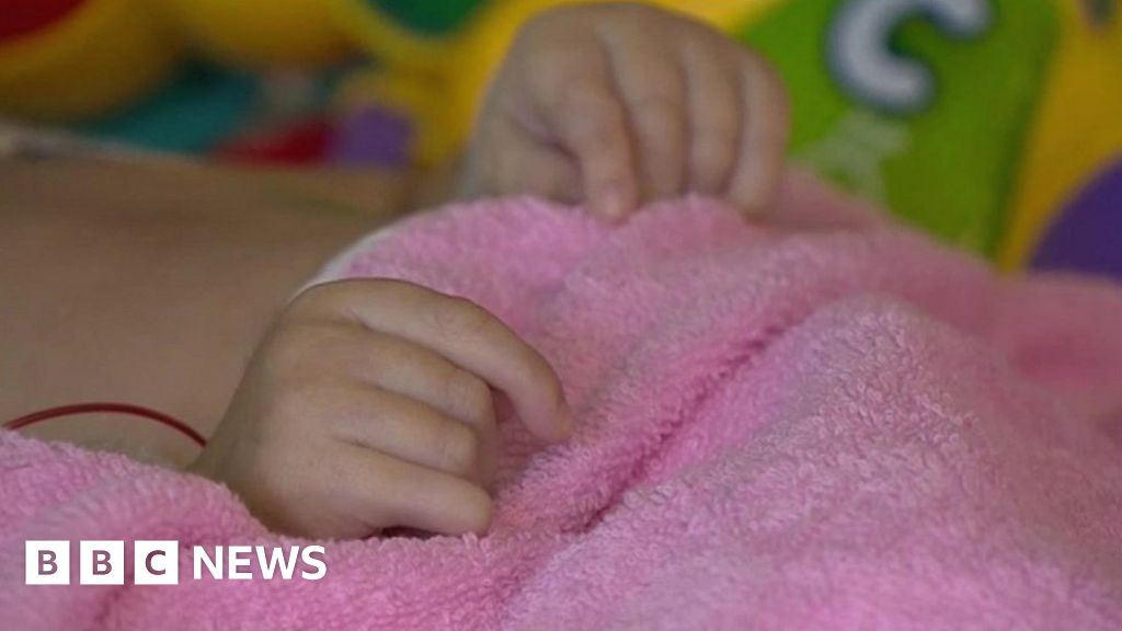 London's child intensive care units told to delay surgery - BBC News