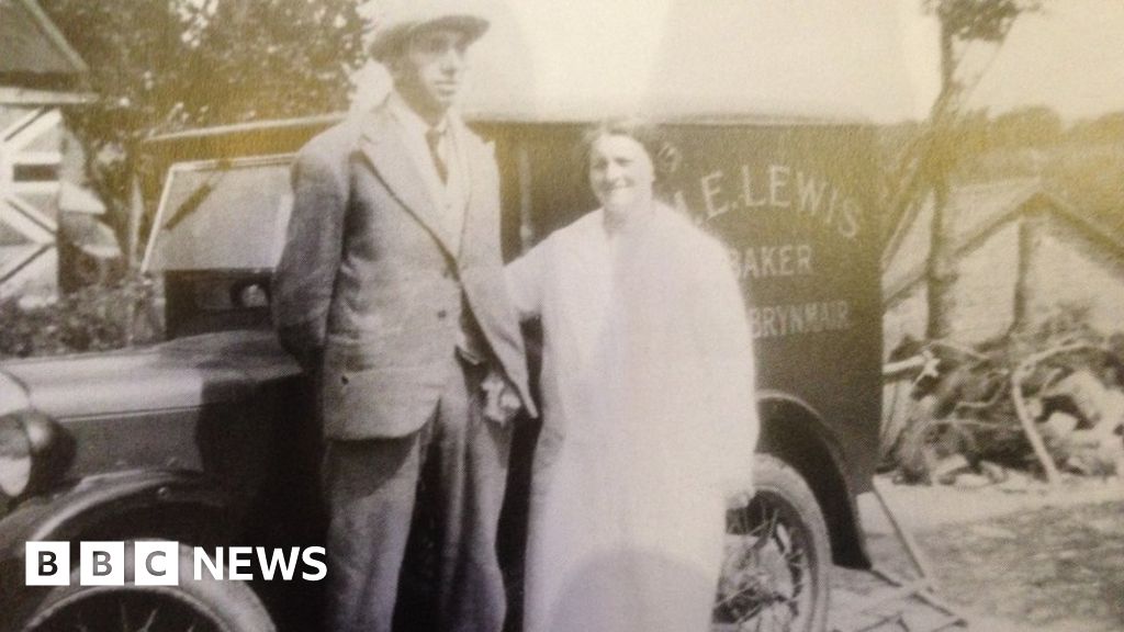 90-year-old Talerddig Bakery up for sale in Powys - BBC News