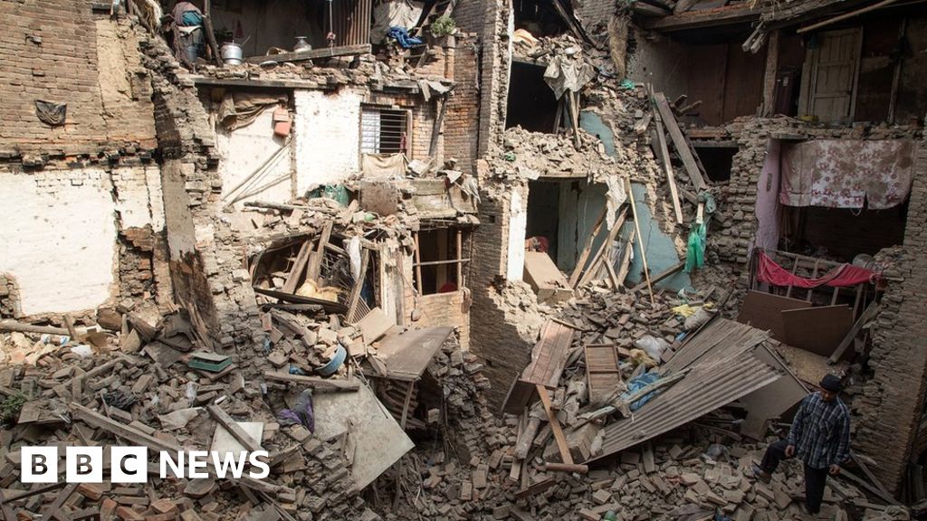 Can you earthquake-proof a city? - BBC News