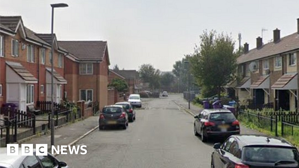 Toxteth violence: Two shot and one stabbed in 20 minutes - BBC News