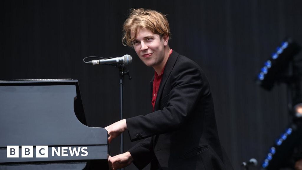 Tom Odell says his second album is more dramatic - BBC News