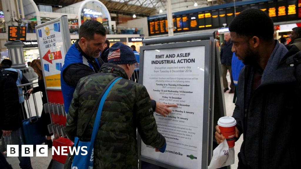 Southern rail and unions to hold new talks over strikes - BBC News