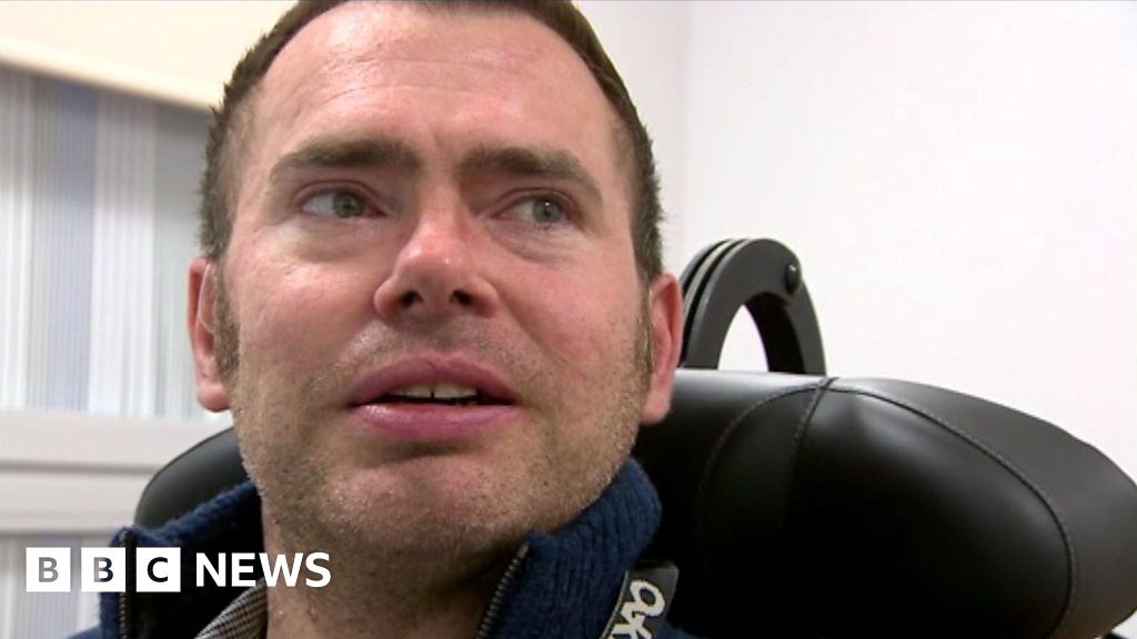 Motor neurone sufferer Jason Liversidge trials Yorkshire voice - BBC News