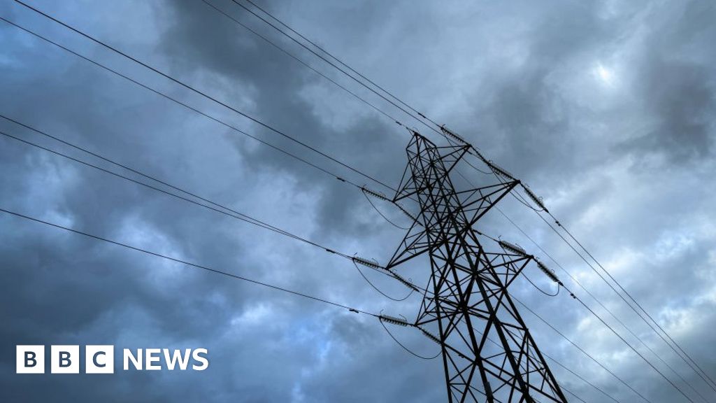 Bournemouth: Fault cuts power to almost 1,000 homes - BBC News