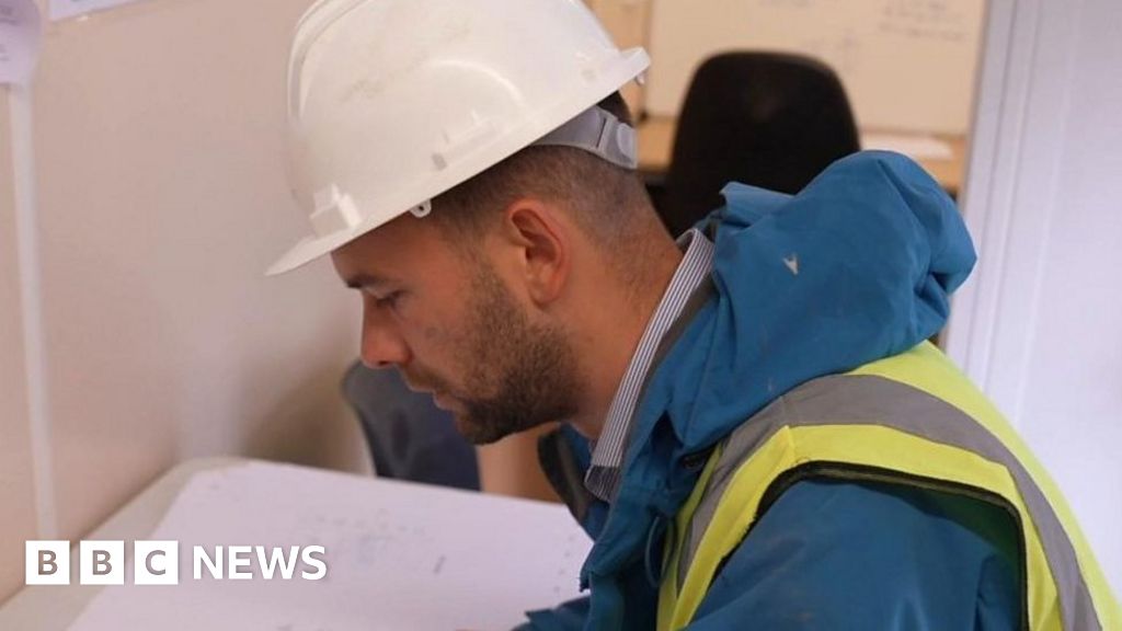 Mental health: Construction boss encourages staff to speak out - BBC News