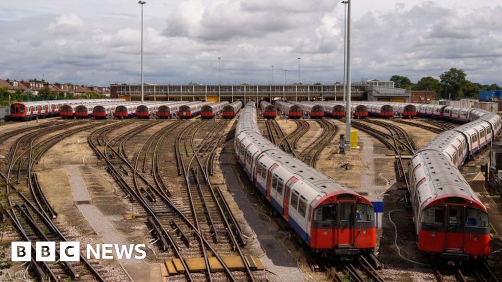 Tube strike: Drivers to go on strike in December - BBC News