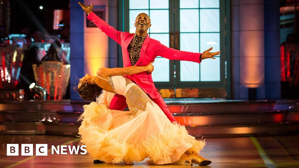 Strictly Come Dancing: Danny John-Jules is no bully, says Amy - BBC News