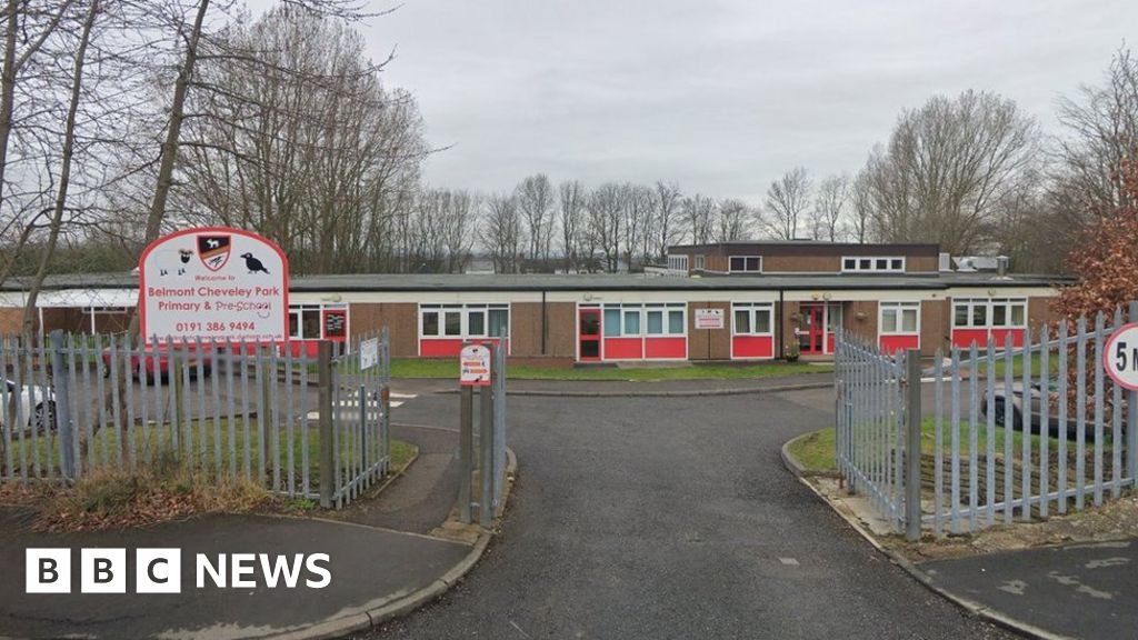 Durham teacher who sent photo of pupil's underwear banned - BBC News