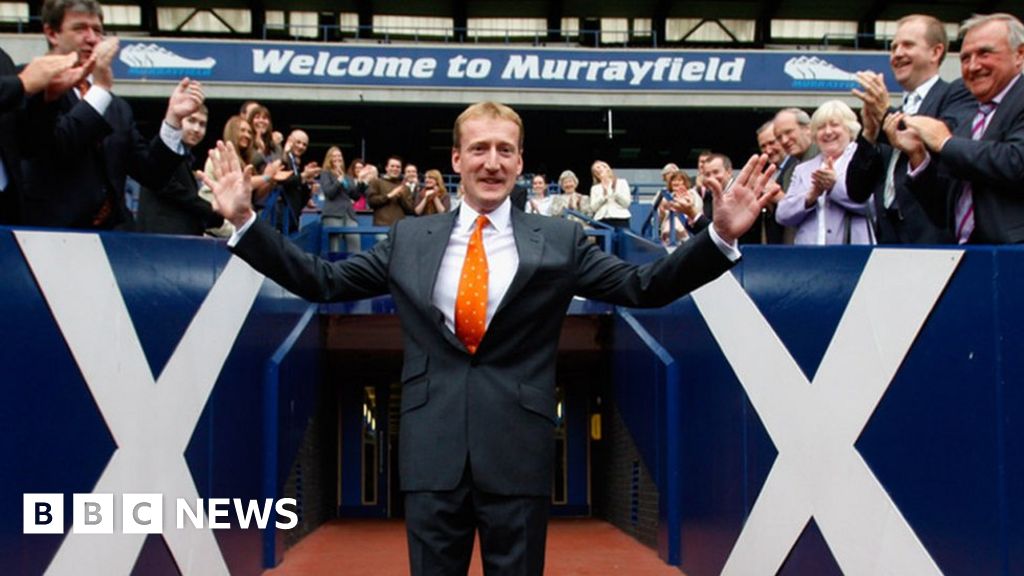 Former Lib Dem leader Tavish Scott to quit Holyrood - BBC News