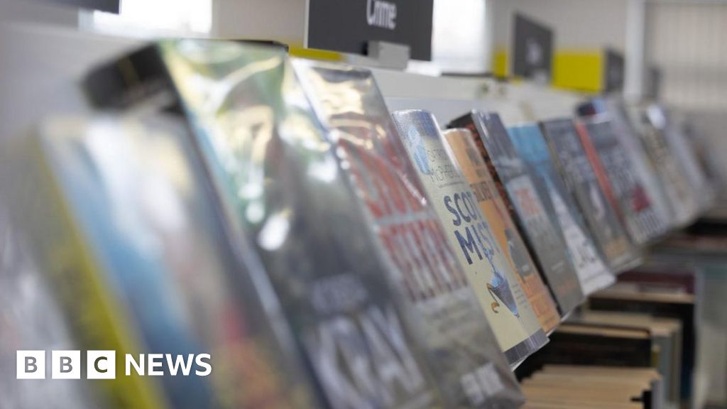 Council to consider permanent Ibstock library closure - BBC News