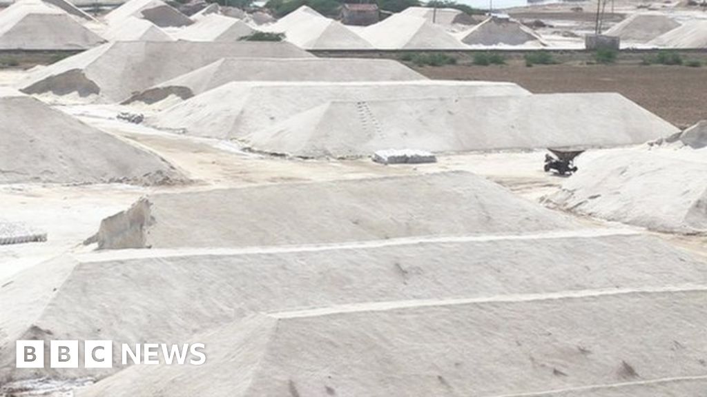 Rocky times for India's salt farmers - BBC News