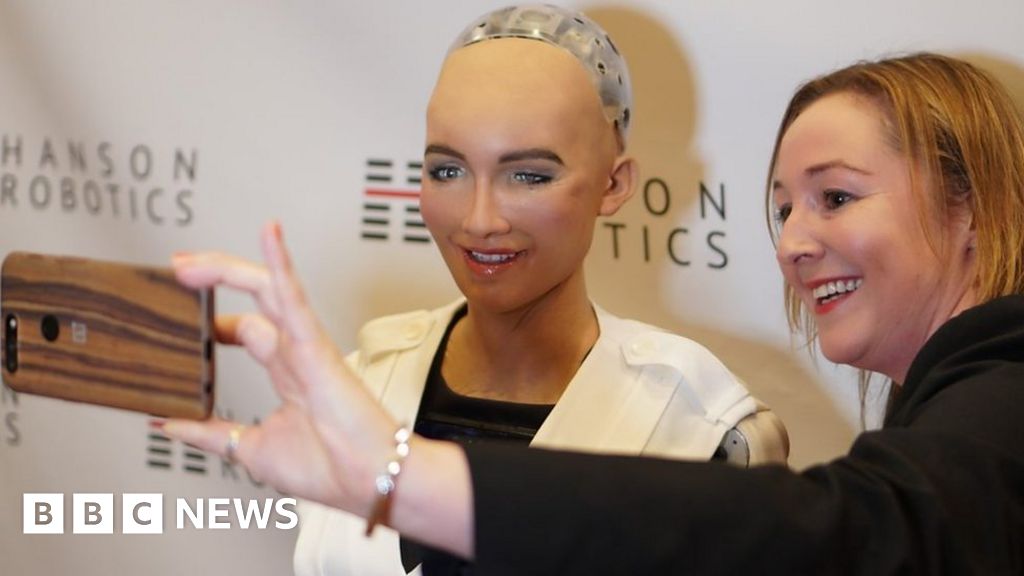 CES 2018: Sophia the robot on Siri and Alexa