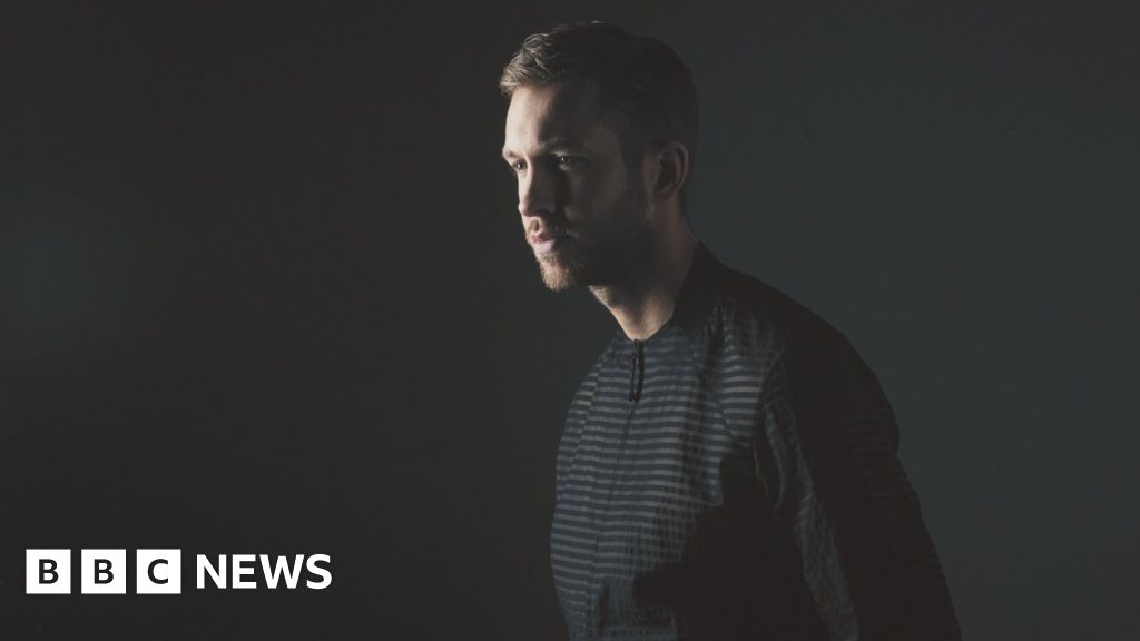 Gallery snaps up Calvin Harris portrait - BBC News