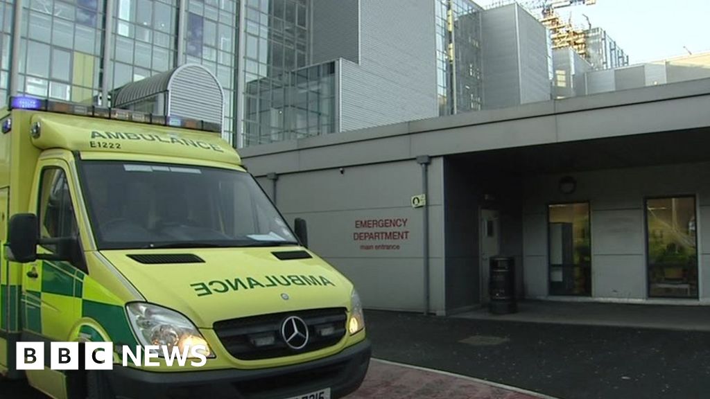 NI ambulance crew shortage for fourth night - BBC News