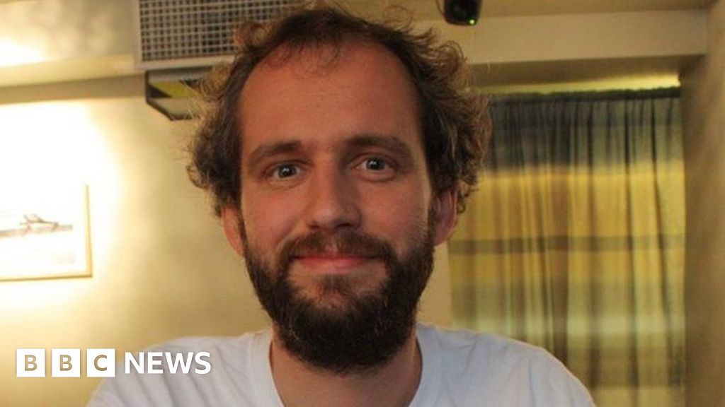 Old Street Tube rescuer Nick Mann's death ruled accidental - BBC News