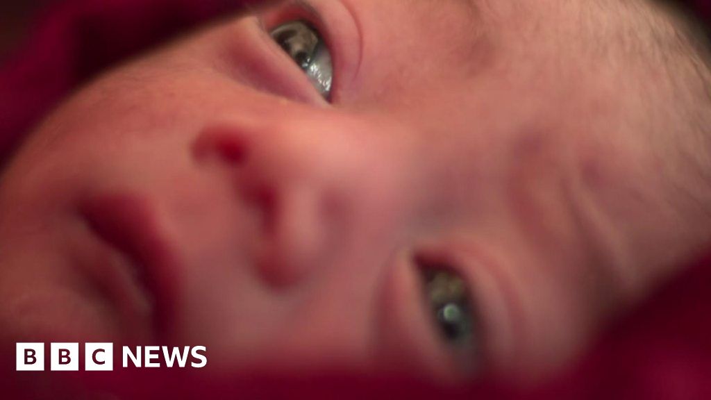 Rohingya refugees: Baby born while fleeing Myanmar