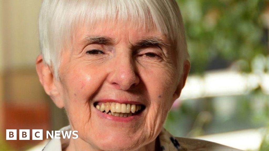 Former Glasgow Labour MP Maria Fyfe dies aged 82 - BBC News