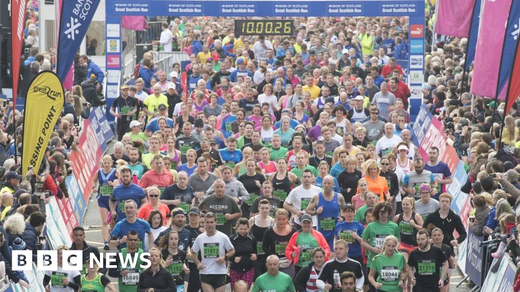 Elite athletes join amateurs for Great Scottish Run - BBC News