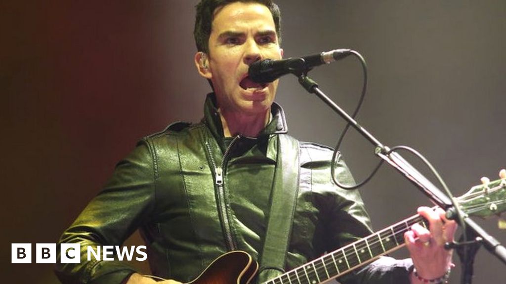 Coronation: Stereophonics singer Kelly Jones to attend