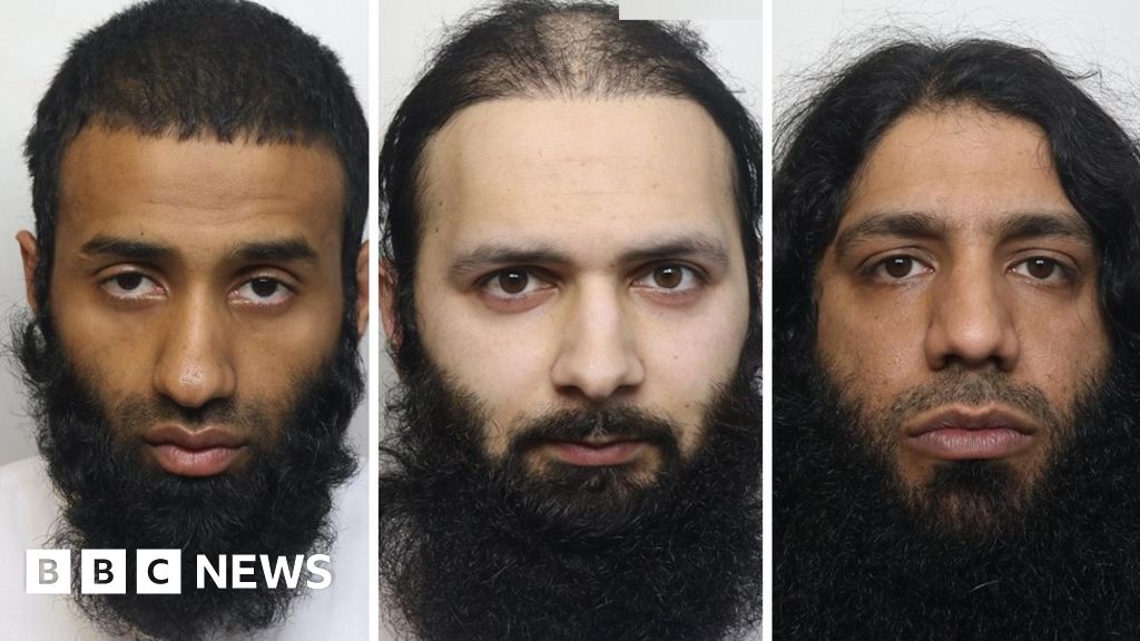 A34 Cheshire crash: Three men jailed over road race crash death - BBC News