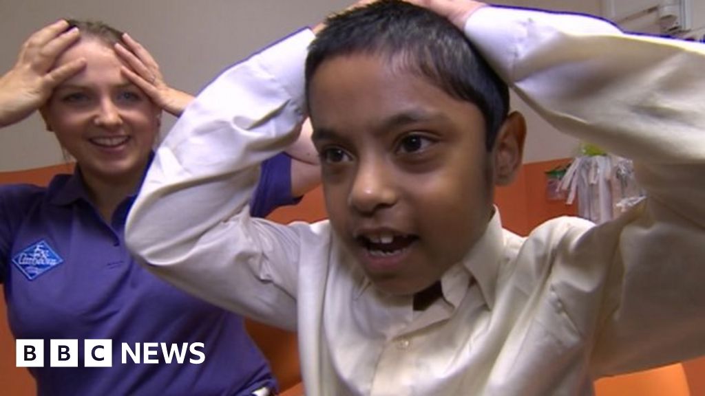 'Singing Medicine' helps Birmingham Children's Hospital - BBC News