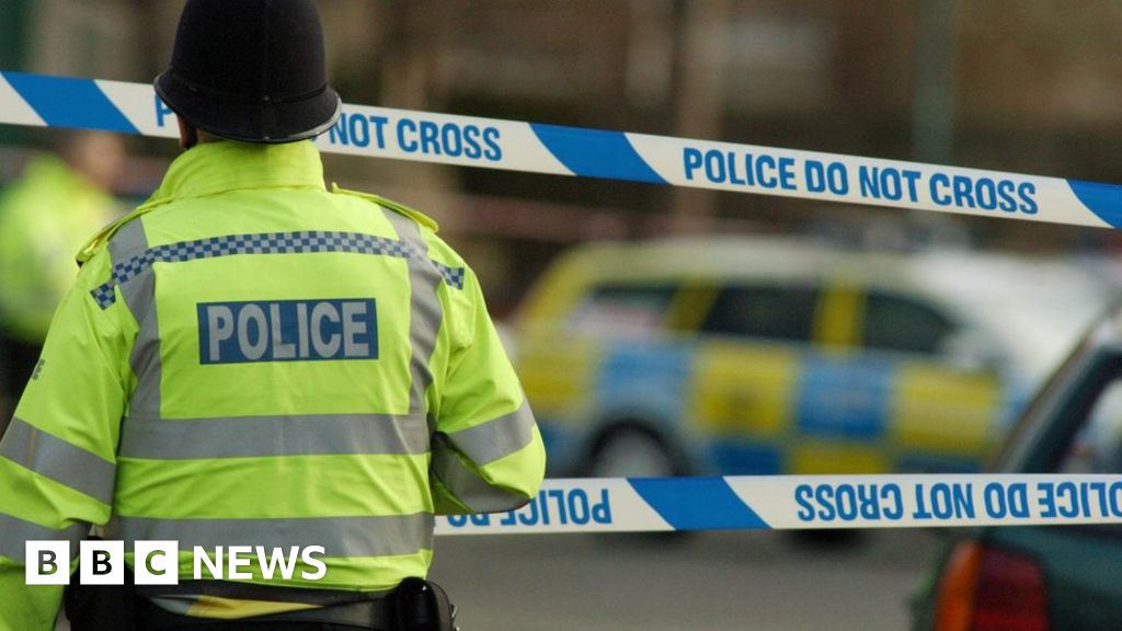 Lincolnshire Police to recruit more than 100 officers - BBC News