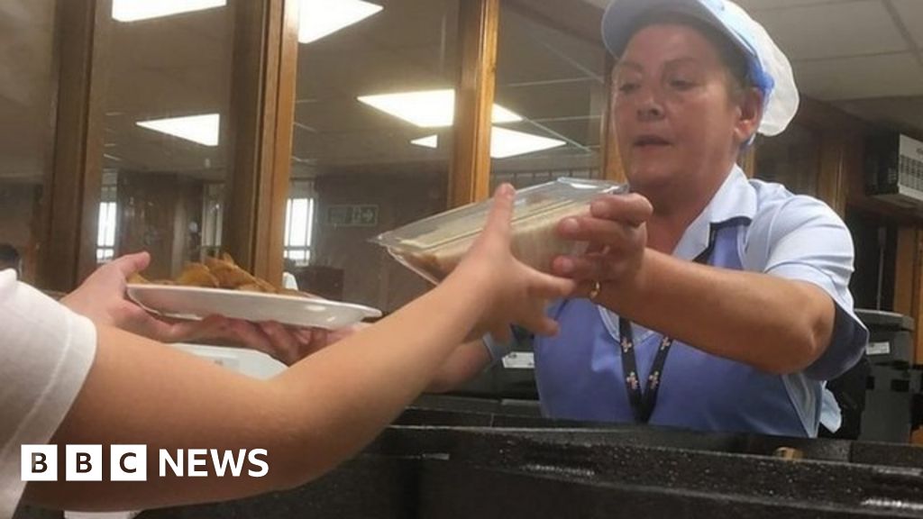 Free meals 'year-round' to pupils from low-income families