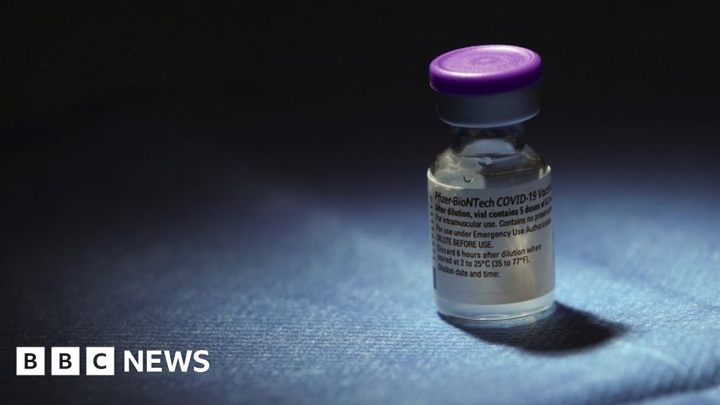 Covid-19: Pfizer vaccine delivery left unrefrigerated and spoilt - BBC News