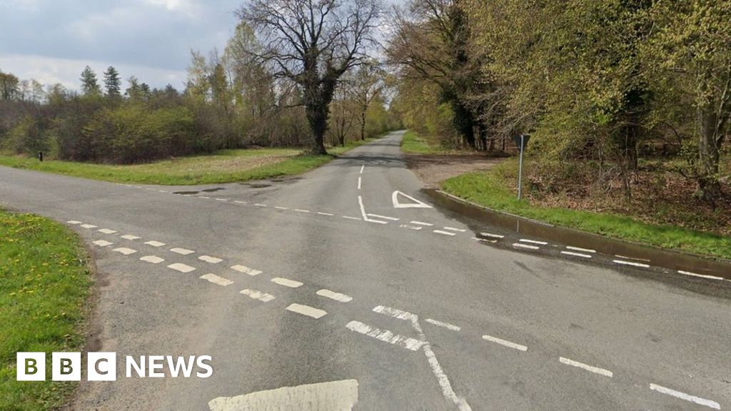 Mundford: Two drivers die at the scene following car crash - BBC News