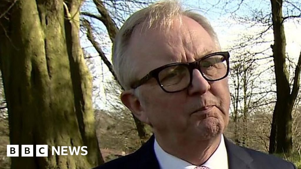 MP Ian Austin leaving Labour over Corbyn leadership - BBC News