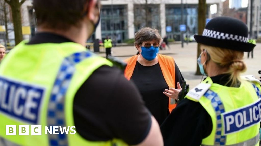 Covid: Police to review £10k fine for NHS protest organiser