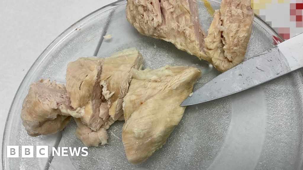 Felixstowe Port: Dangerous bacteria found in cooked chicken - BBC News