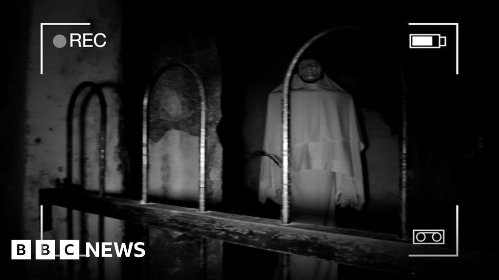 Paranormal investigators in Dorset investigate ghostly claims - BBC News