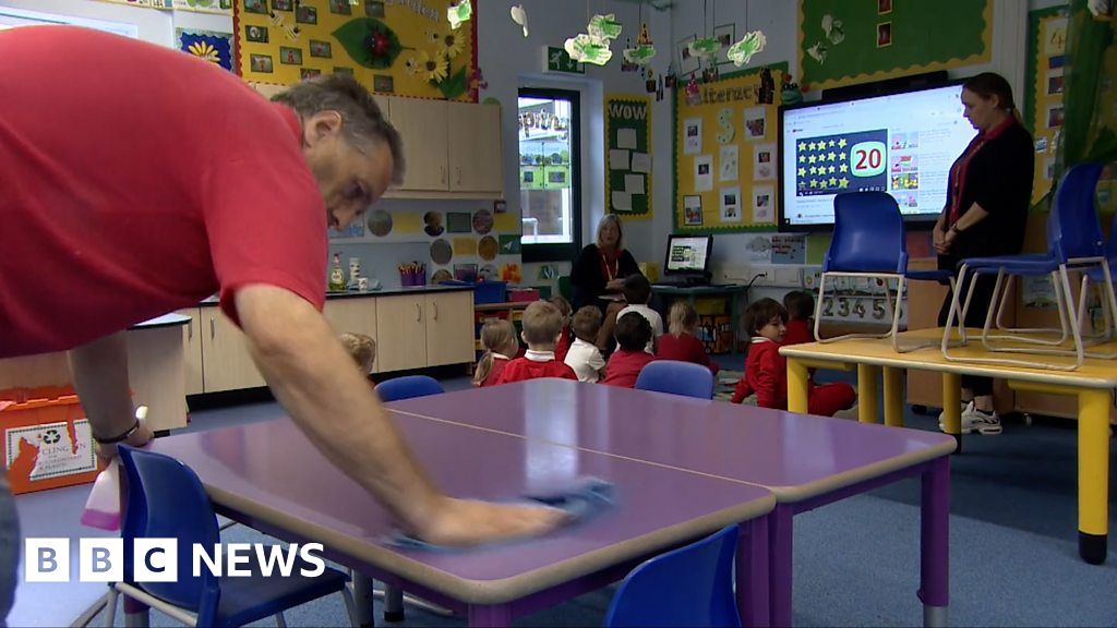 Basildon primary school teaches all pupils on site before summer - BBC News