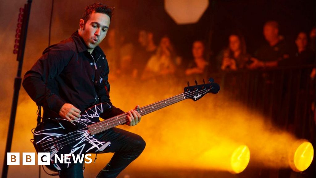 Fall Out Boy: How to headline Reading and Leeds - BBC News
