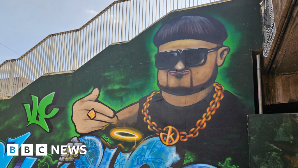 'Ibiza final boss' mural frowns out over Nottingham skatepark - BBC News