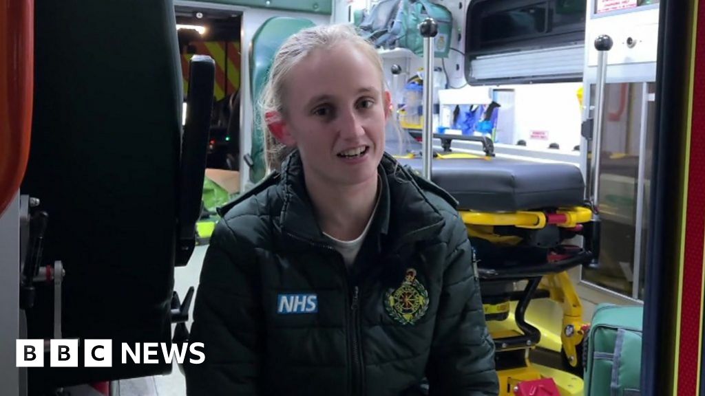 London Ambulance Service: A day on shift with two paramedics - BBC News