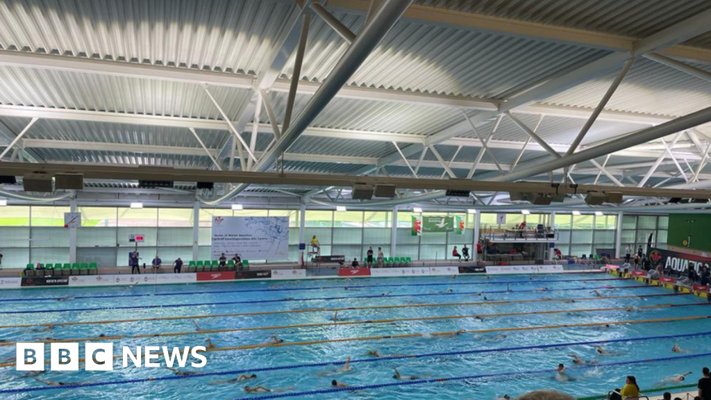 Gloucester City Swimming Club 'excited' to get back into pool - BBC News