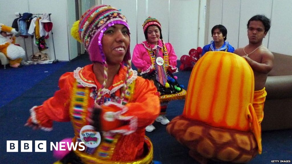 Peruvian police investigate circus grenade attack - BBC News