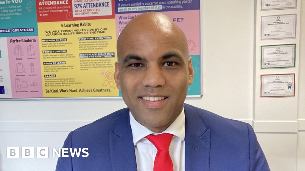 Wells Academy provides free blazers for new pupils - BBC News